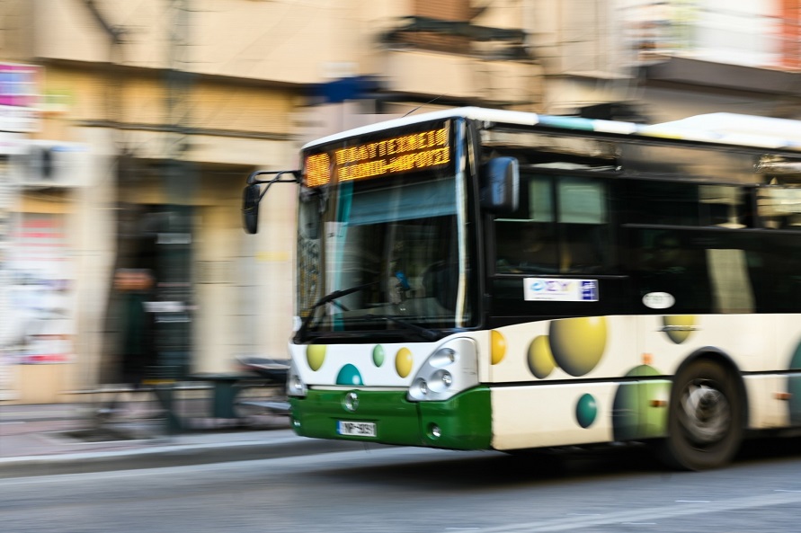 Λεωφόρος Ηρακλείου: Περιπέτεια για επιβάτες και οδηγό – Λεωφορείο πήρε ...