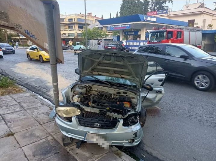 Χαλάνδρι: Τροχαίο ατύχημα στη γέφυρα του Golden Hall – Ένας τραυματίας