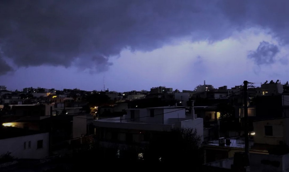 Σφοδρή καταιγίδα τα ξημερώματα στην Αττική – Επιδείνωση του καιρού ...