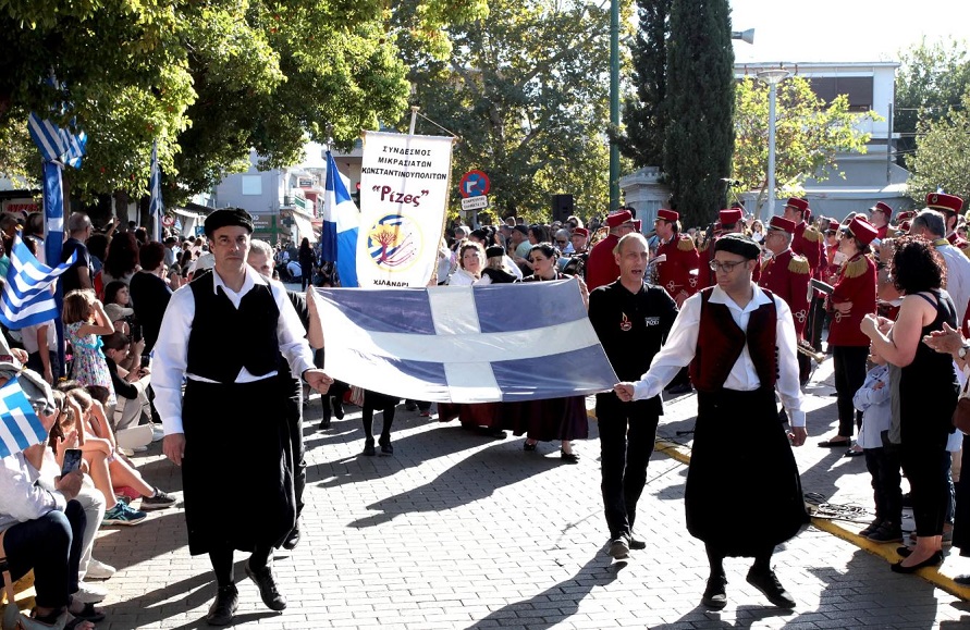 Χαλάνδρι: Παρέλαση με τον ύμνο του ΕΑΜ για την 28η Οκτωβρίου