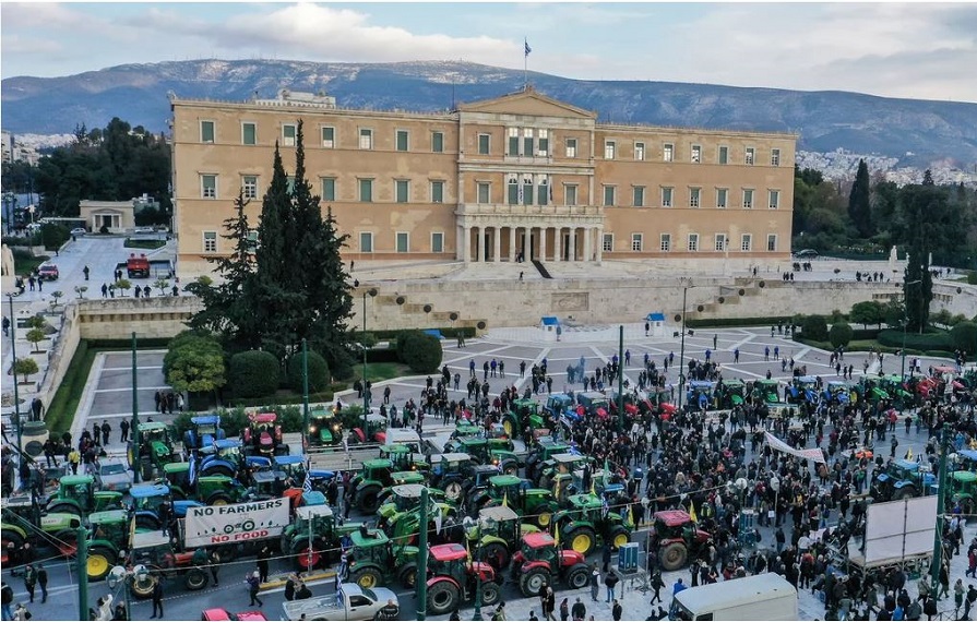 Αγρότες με τρακτέρ από όλη τη χώρα δίνουν ραντεβού στο Σύνταγμα για να ...